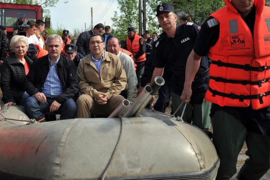 Victor Ponta a ajuns subiect de manea.