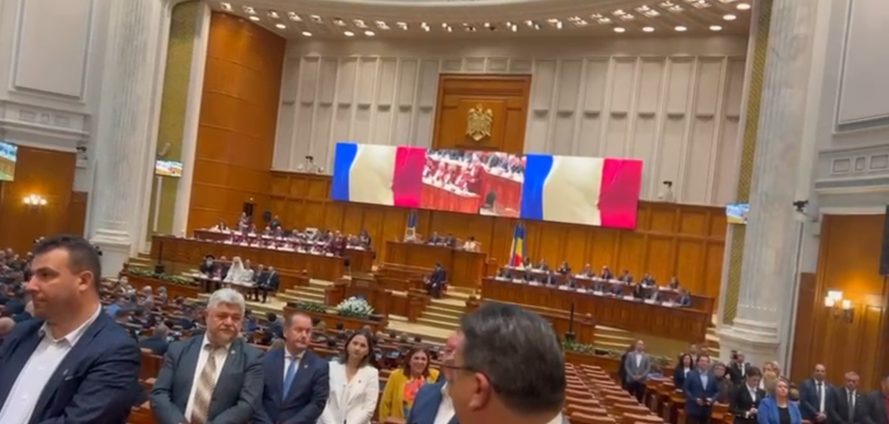 Parlamentarii SOS și POT întorc spatele ceremoniei de învestire a ...