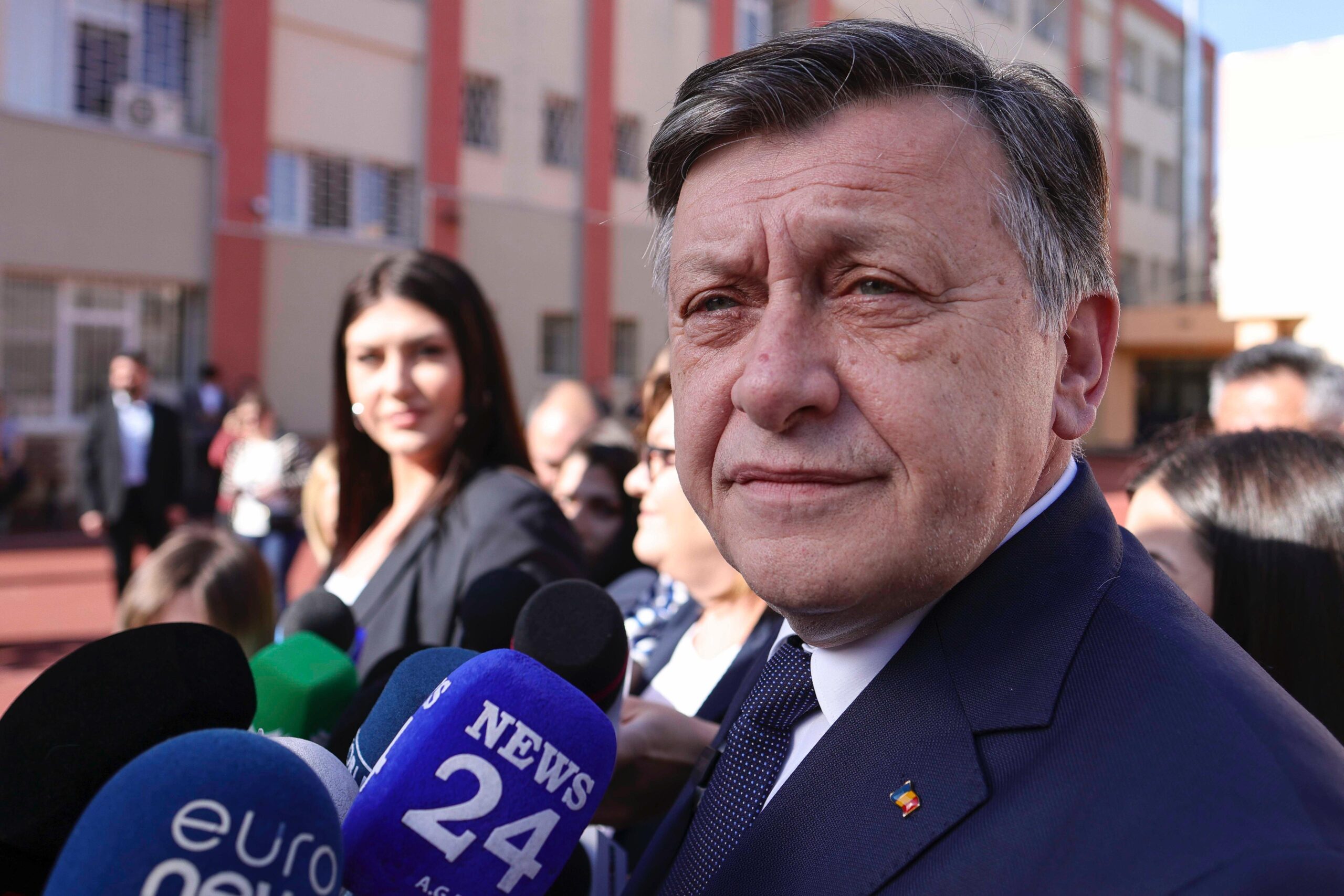 Crin Antonescu, la sediul de campanie al alianței: „Mă așteptam la o prezență la vot de 65%“