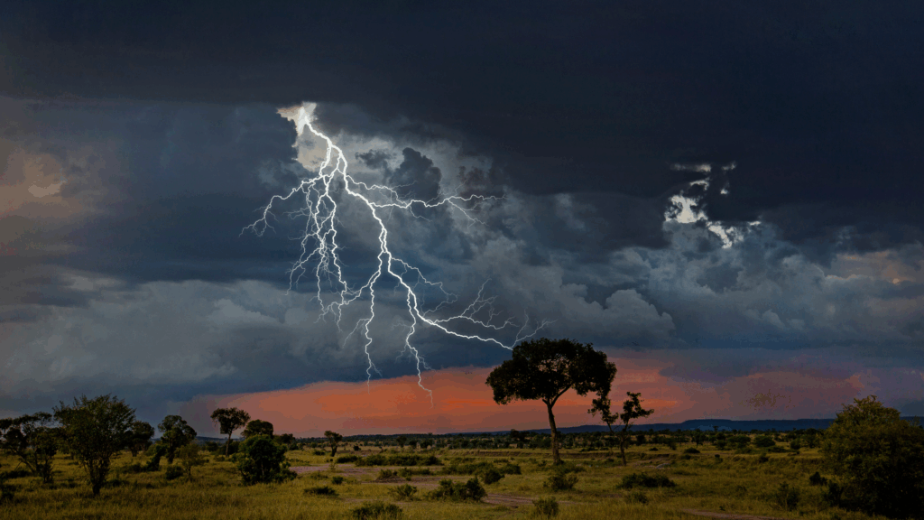 Meteorologii au emis Cod roșu de ploi puternice
