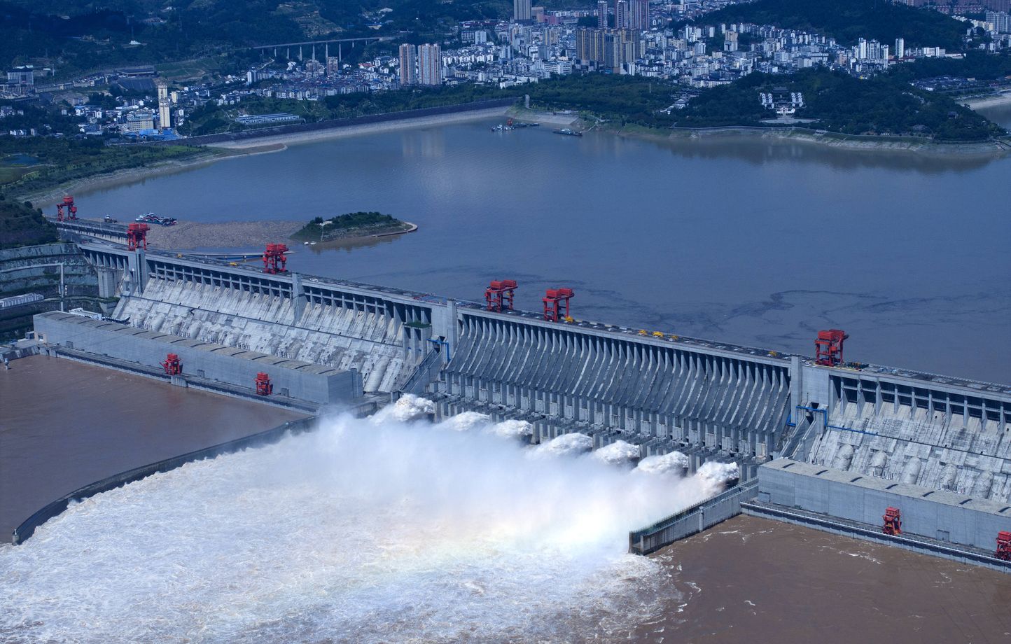 Războiul apelor. China construiește un baraj uriaș pe un fluviu comun ...