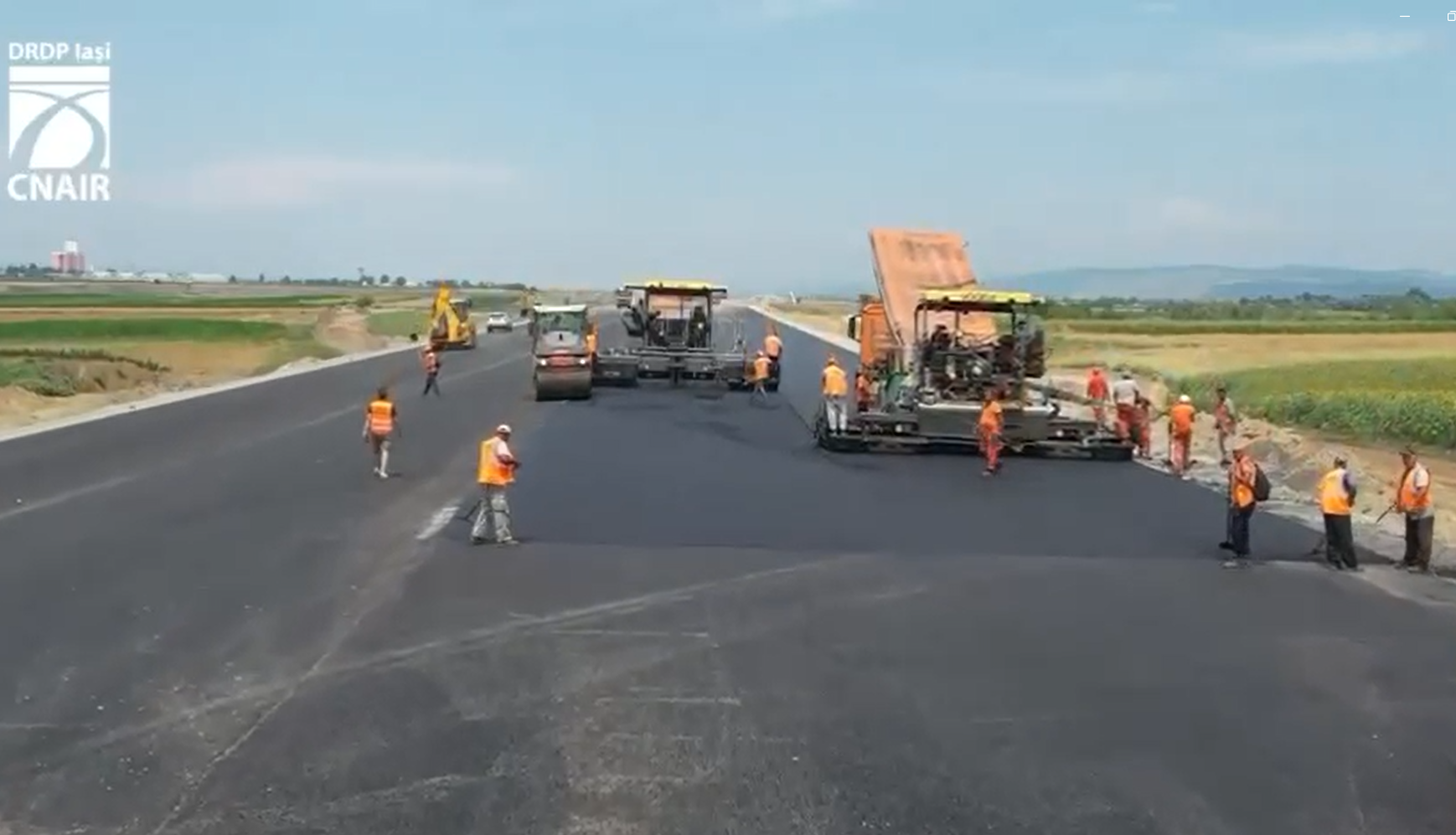 Umbrărescu a venit cu asfaltul pe un lot din Autostrada Moldovei