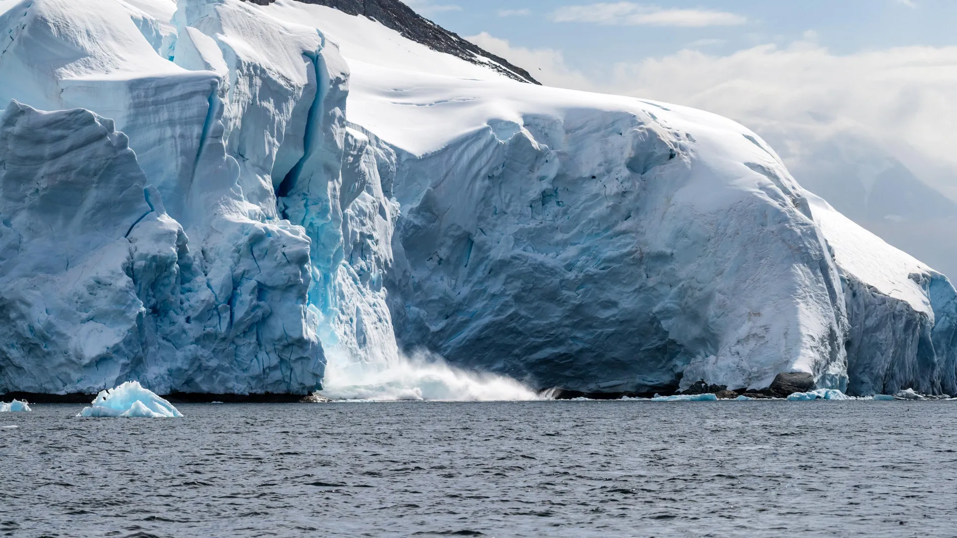 Antarctica se prăbușește: colapsul gheții amenință întreaga planetă