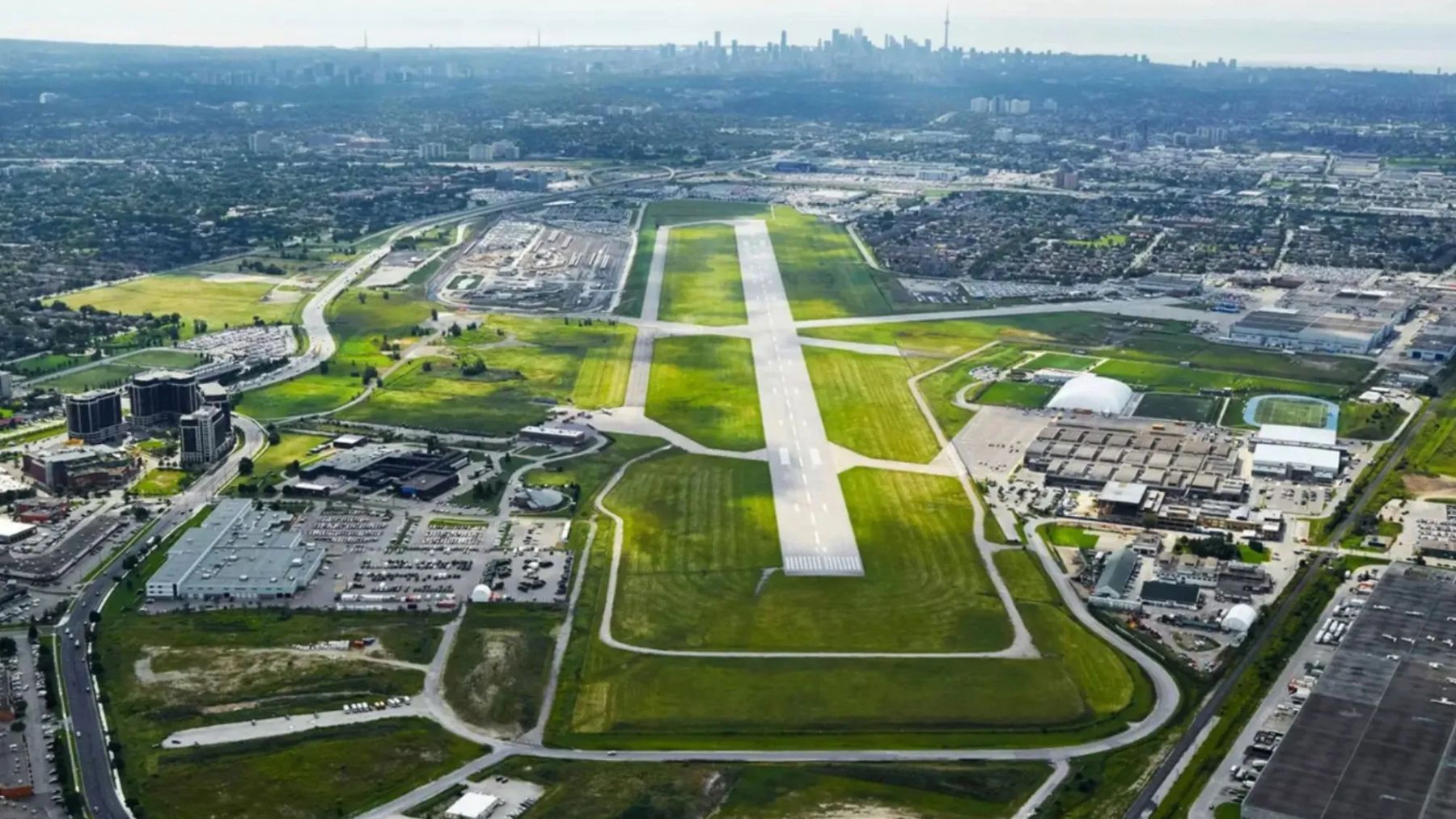 Transformare urbană: un aeroport va deveni un oraș modern