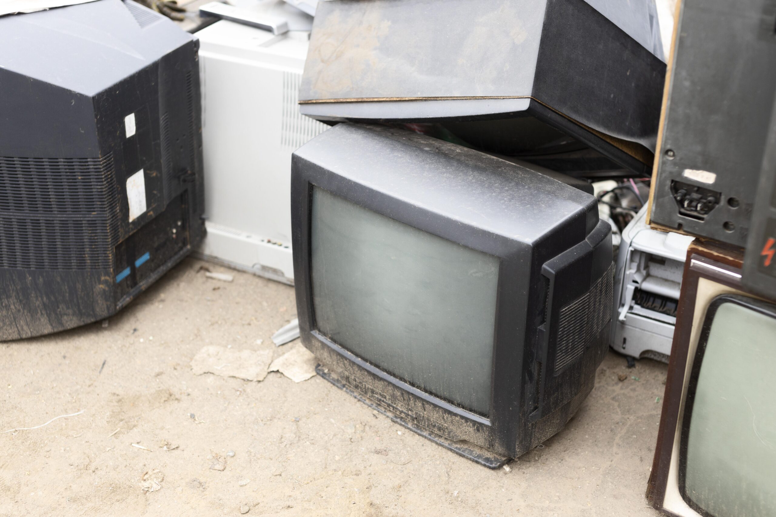 Percheziții cu surprize. Afacere clandestină cu televizoare second-hand ...
